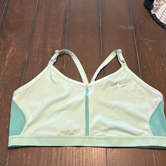 Nike | Intimates & Sleepwear | Euc Nike Sports Bra 3x Bright Green With ...